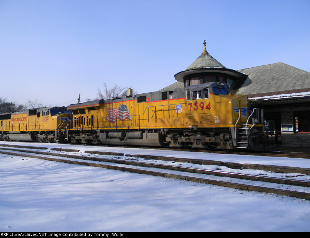 UP 7394 Leads the KOAMN East